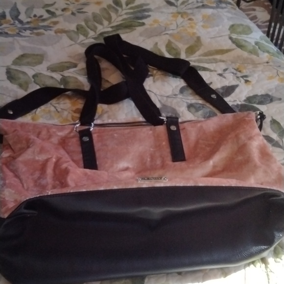Madden Girl | Bags | Madden Girl Pink Crushed Velvet Carry All Bag ...